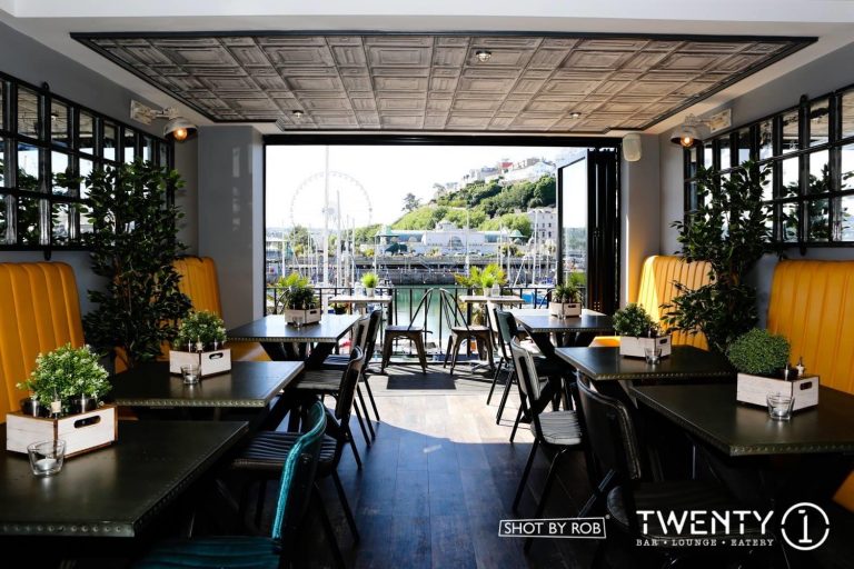 Twenty1 Torquay | Bar - Lounge - Eatery